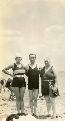 ANTIQUE FOUND PHOTOGRAPH Snapshot VINTAGE Original BLACK AND WHITE 46 ...