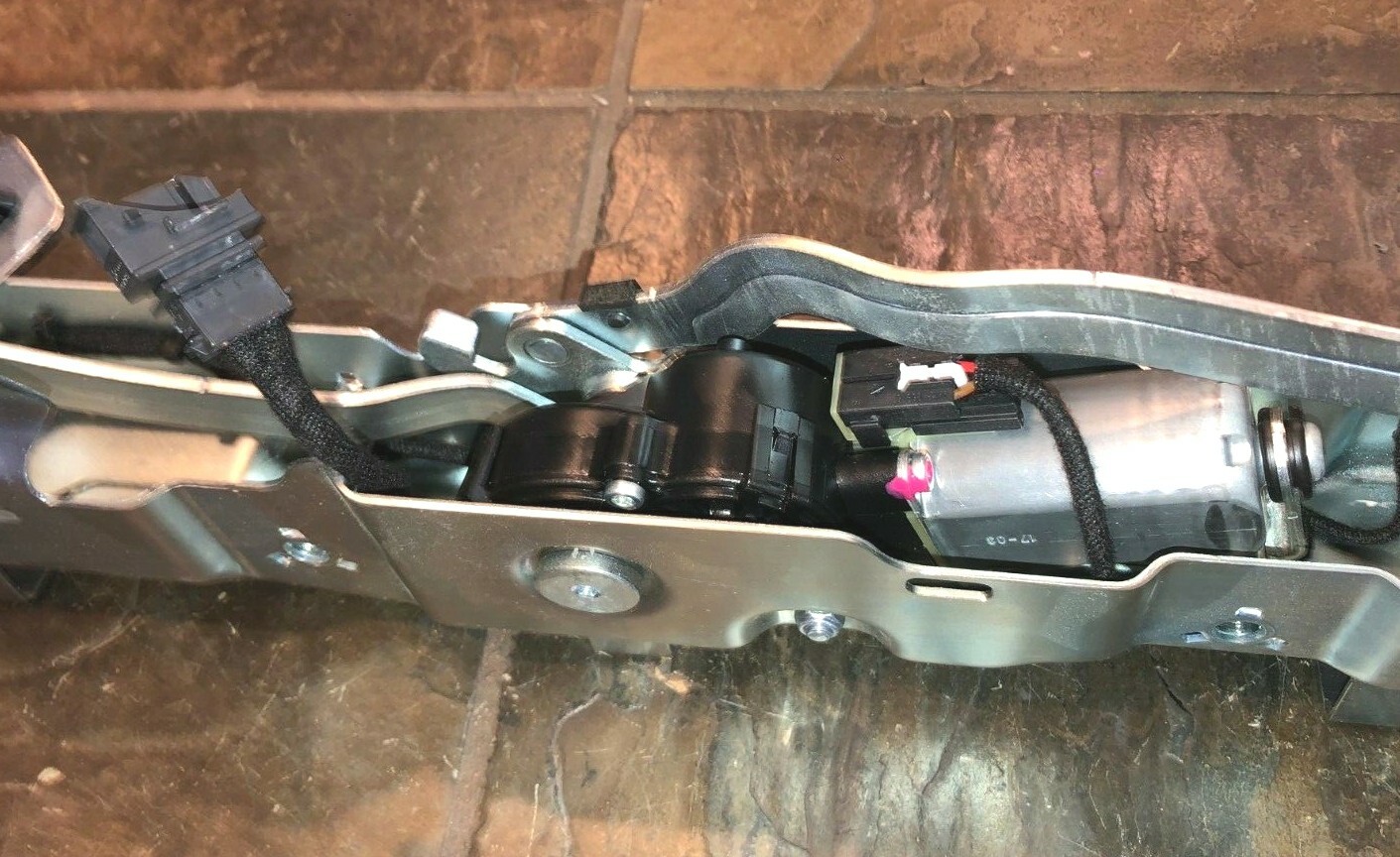 2018 2019 AUDI A5 S5 CONVERTIBLE TOP STOWAGE COMPARTMENT LATCH ...