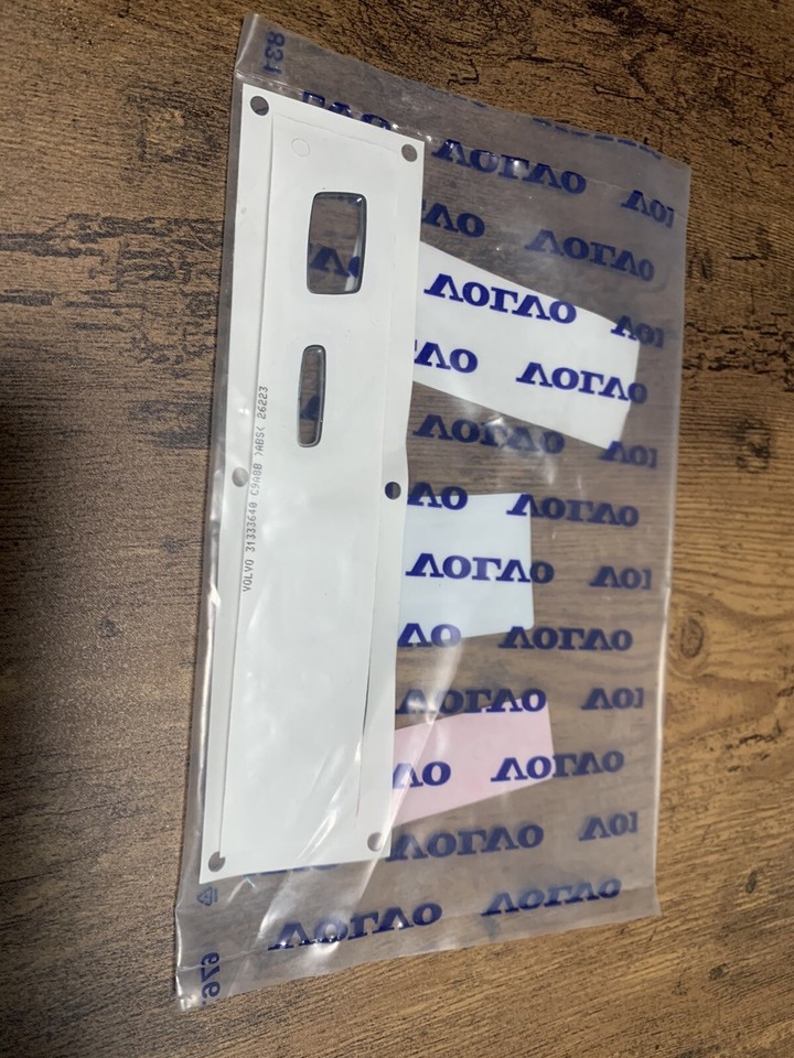Volvo OEM 2013-2016 XC-60 Emblem Rear 31333640 New in package | eBay