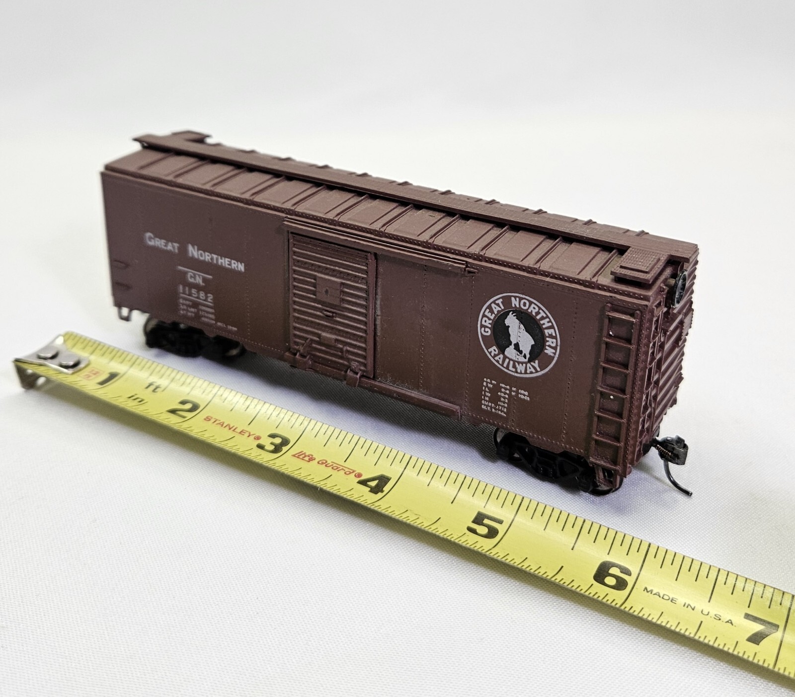 HO Scale Great Northern Railway GN 11582 Box Car Sliding Door Train ...