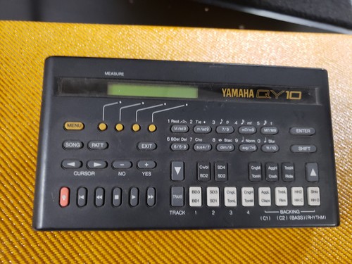YAMAHA QY10 MIDI Sequencer Programmable Drums Bass Voice Module ...