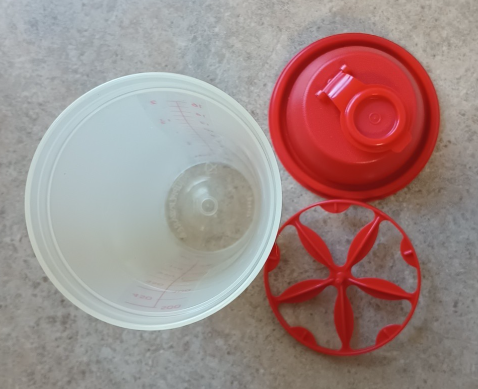 Vtg Tupperware Shaker Unused Quick Shake Mixer 844-27 Red 16 oz 4 pc ...