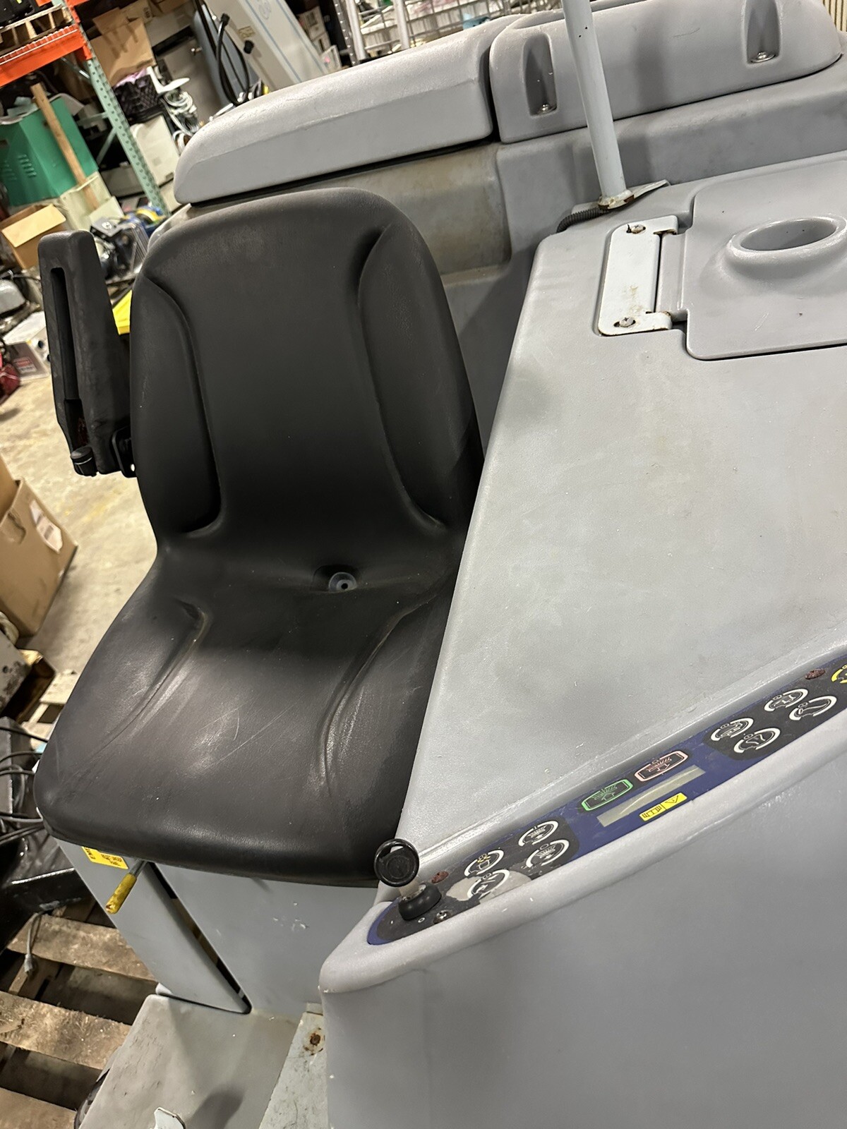 Nilfisk Advance Condor 4830C Commercial Rider Floor Scrubber 56413005 ...