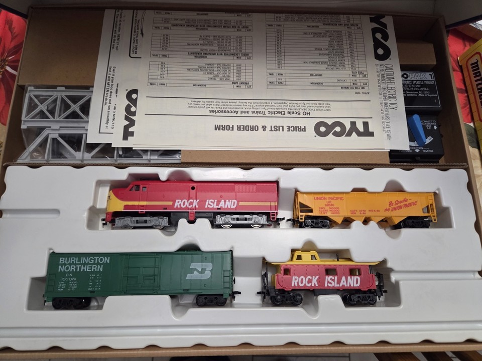 Tyco HO Overnight Freight Rock Island Sharknose Train Set NEW IN Box ...