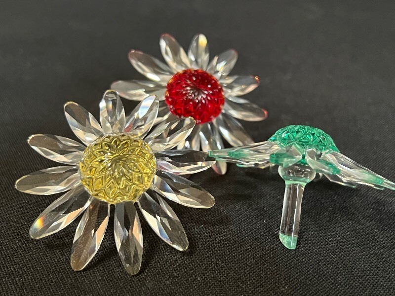 3 Swarovski Crystal Marguerite Daisy Daisies Flower Green Yellow Red ...