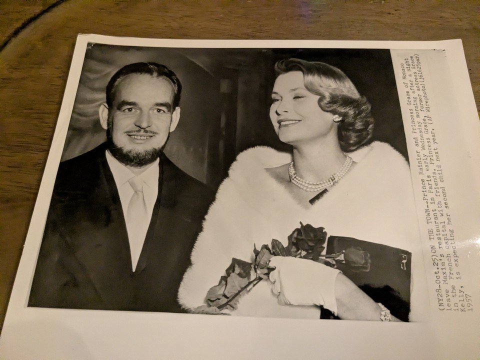 Princess Grace Of Monaco Leaves Maxim's Restaurant In Paris 1957 AP ...