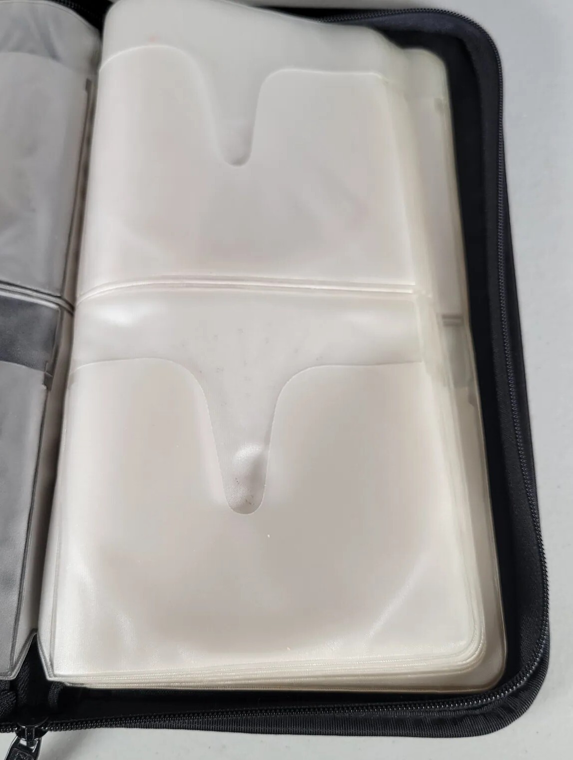 Case Logic Caselogic Zipper Carrying Case 24 CD Pockets Folder Book ...