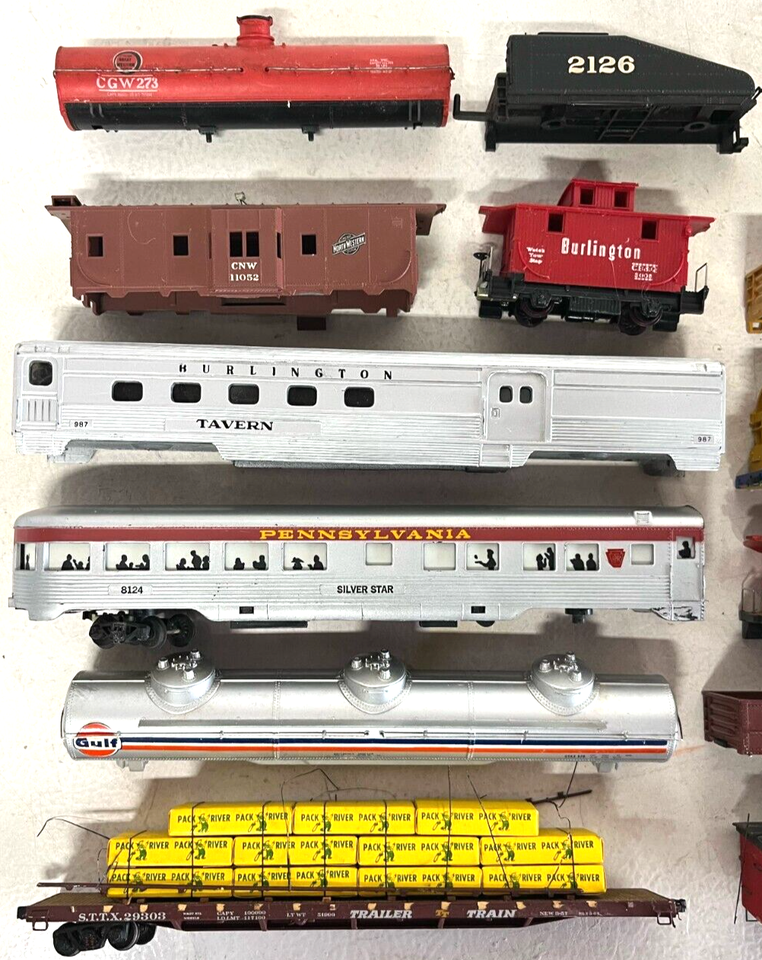 HO SCALE TRAIN CAR LOT OF 14 - SHELLS & BODIES ONLY-VARIOUS ROADS ...
