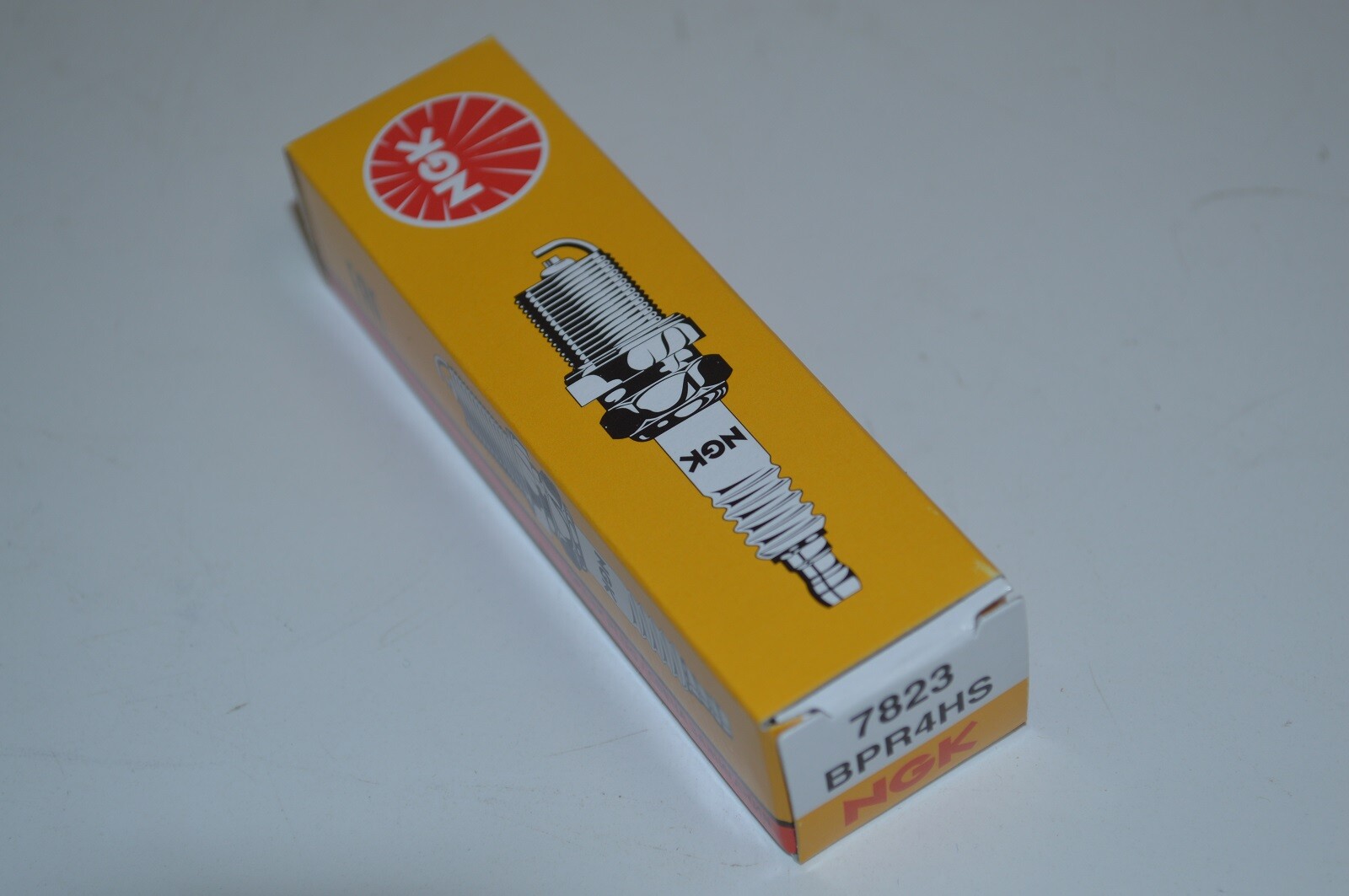What Spark Plug Does A Pw50 Take