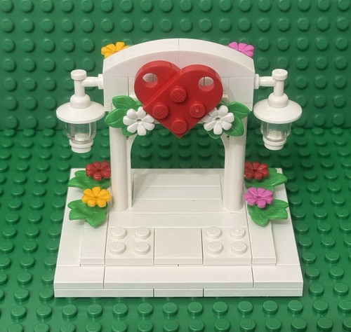 Lego City Bride And Groom Mini Figures Wedding Stand With Red Heart And ...