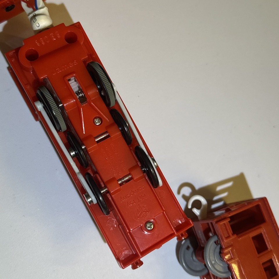 James Goes Buzz Buzz Thomas And Friends Track master Motorized Engine ...