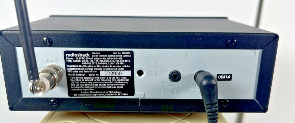 Radio Shack PRO-652 1800 CH. Analog/Digital Police/Fire/EMS Scanner-P25 ...