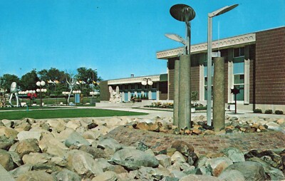 Postcard Memorial Fountain Plaza Recreation & Art Center Waterloo Iowa ...