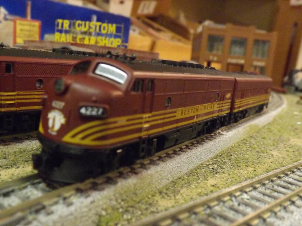 N-Scale Custom Painted BOSTON & MAINE F UNIT A&B SET (B&M) #4227 | eBay