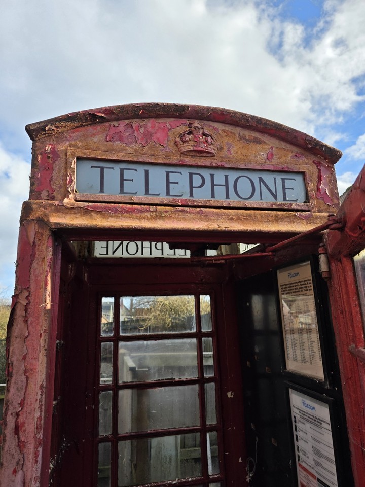 Red K6 British telecom telephone box Tudor Crown Lion Foundry Ltd ...