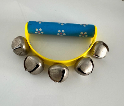 Wooden Handle Handbell Instrument 5 Metal Bells Percussion Shaker Bell ...