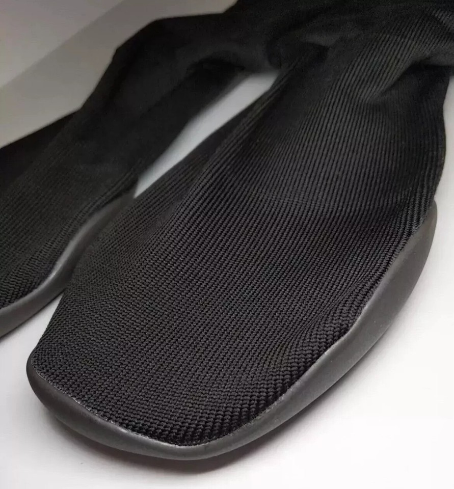 *SHIPS TODAY* Size 2 (9-10.5) - Yeezy Pods Black - YZY BRAND NEW | eBay