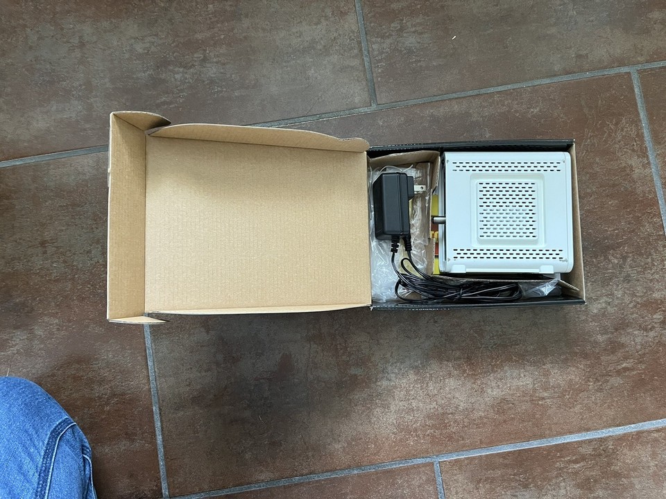 Motorola/ARRIS SURFboard 400 Series SB6141 DOCSIS 3.0 Cable Modem ...