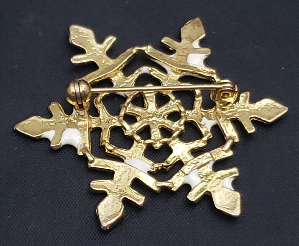 Snowflake Christmas Holiday Brooch Pin White Enamel Gold Tone Metal ...