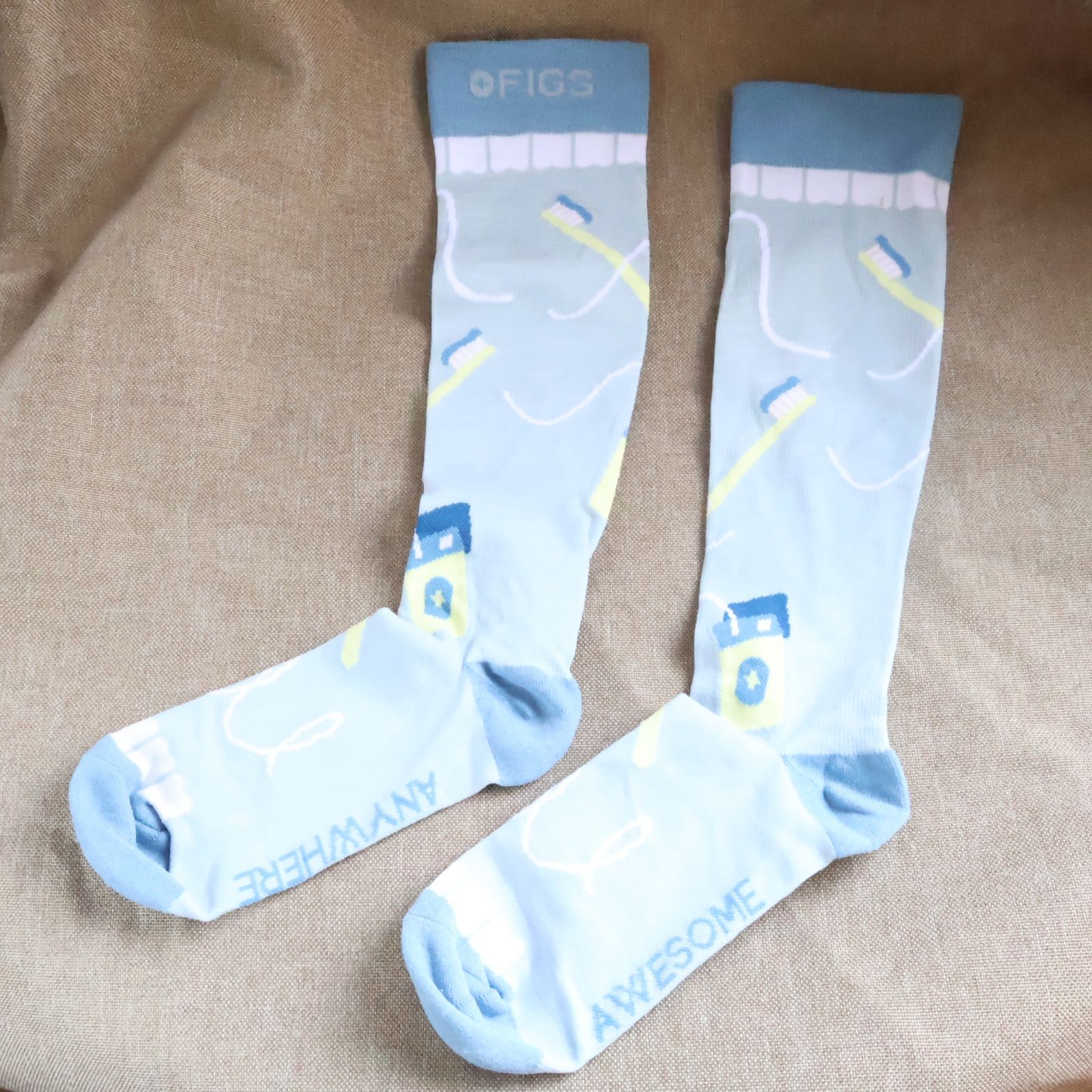 Купить Figs New Blue Knee High Compression Socks Size M, цена 1 990 руб ...