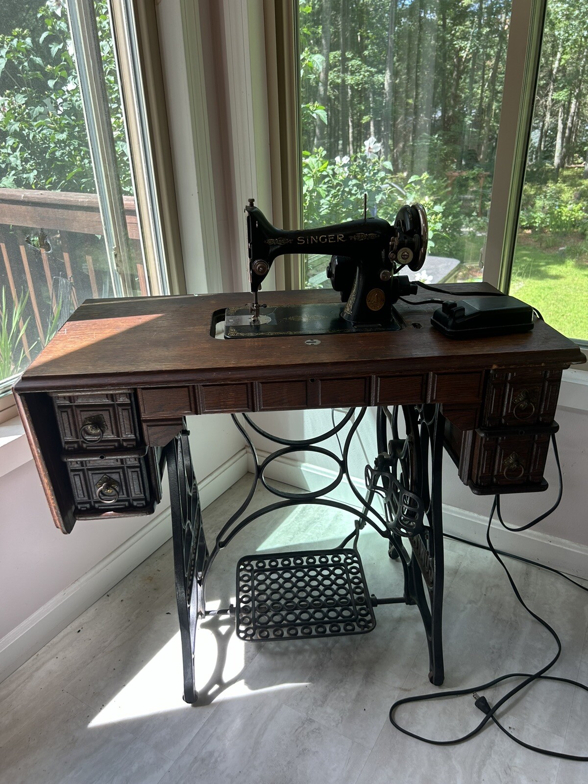 Antique Vintage Singer sewing machine in cabinet. Treadle Table Wrought ...