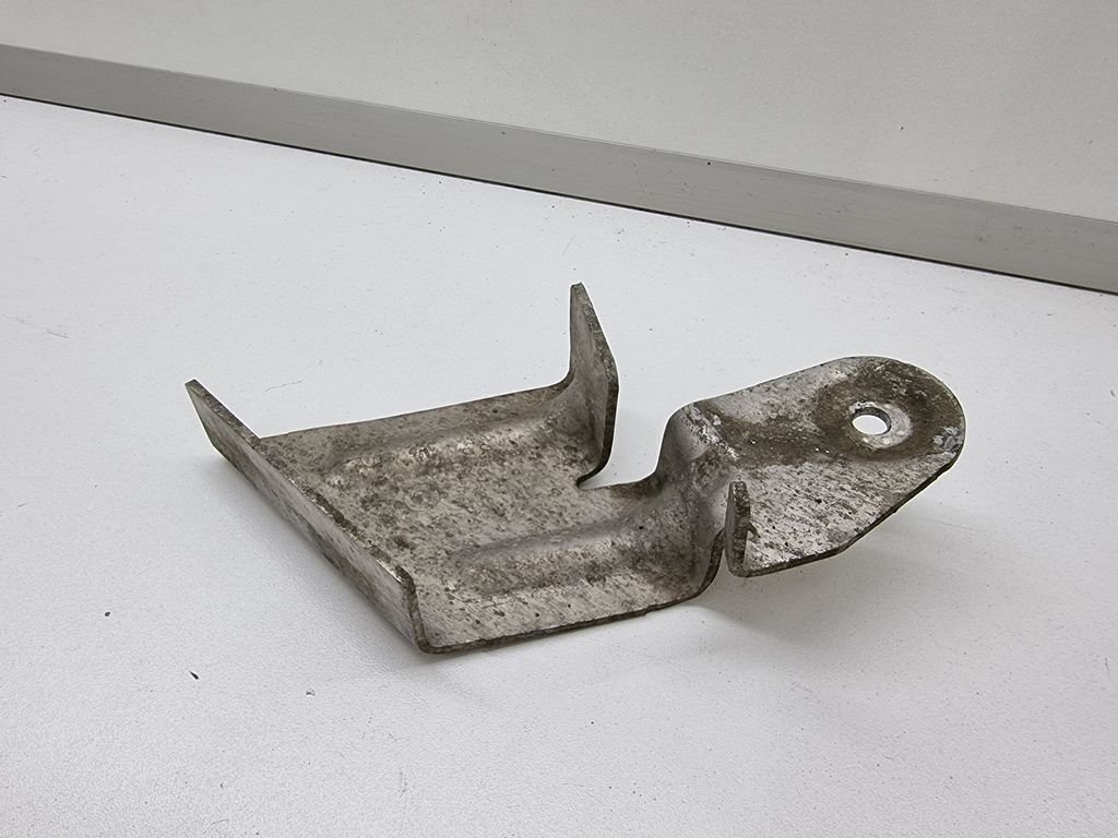 BMW 5 F10 F11 2014 Front right fender mounting bracket 51717203490 ...