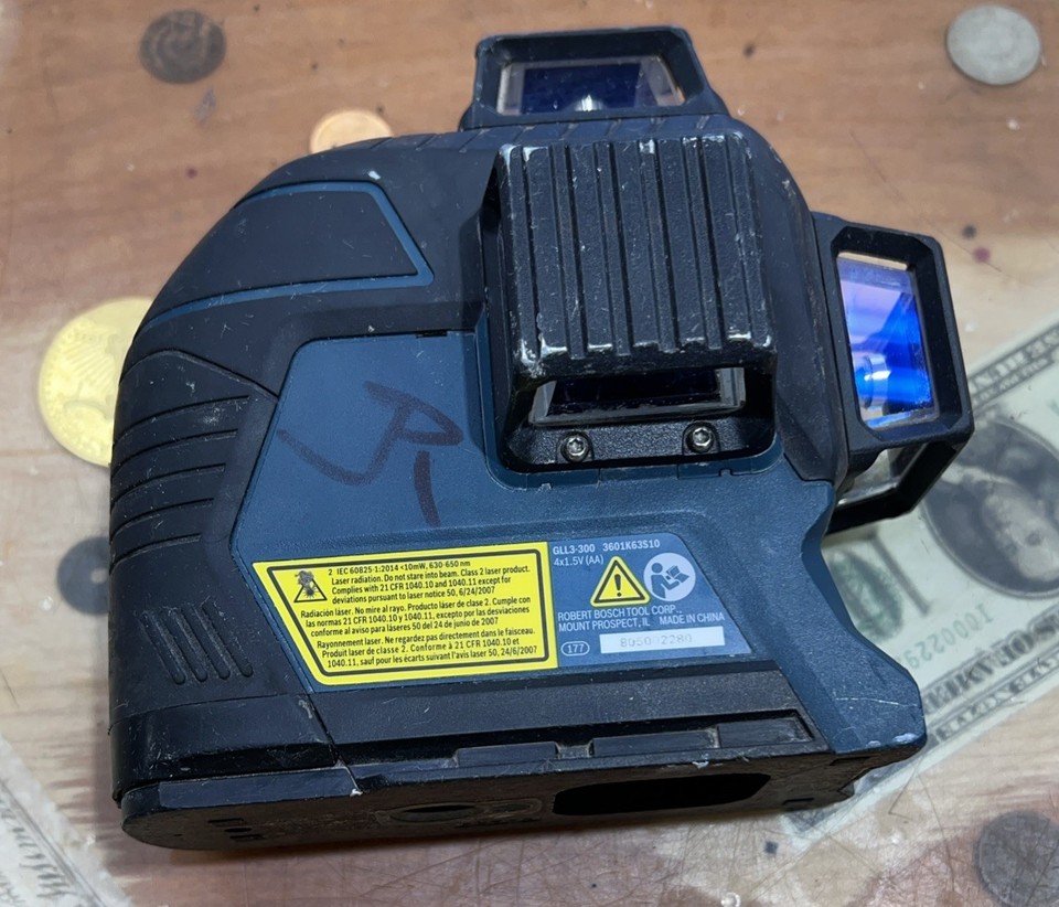 BOSCH PROFESSIONAL GLL3-300 300FT GREEN LASER LEVEL(no battery charger ...