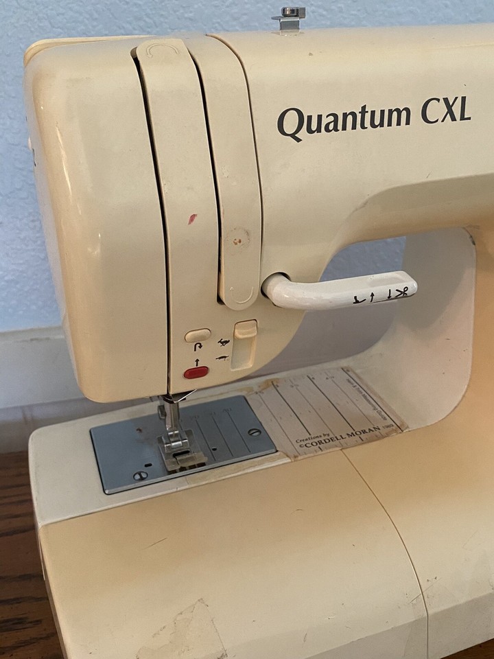 Singer Quantum CXL Sewing Embroidery Machine w/ Pedal Powers On & Runs ...
