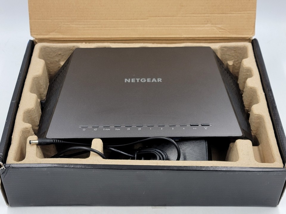 Netgear Nighthawk AC1900 4-Port Gigabit Wireless AC Dual Band WiFi ...