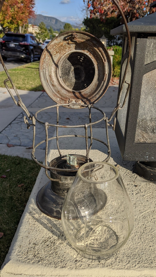 SANTA FE TALL GLOBE BELL BOTTOM RAILROAD LANTERN MATCHING CAST CROSS ...