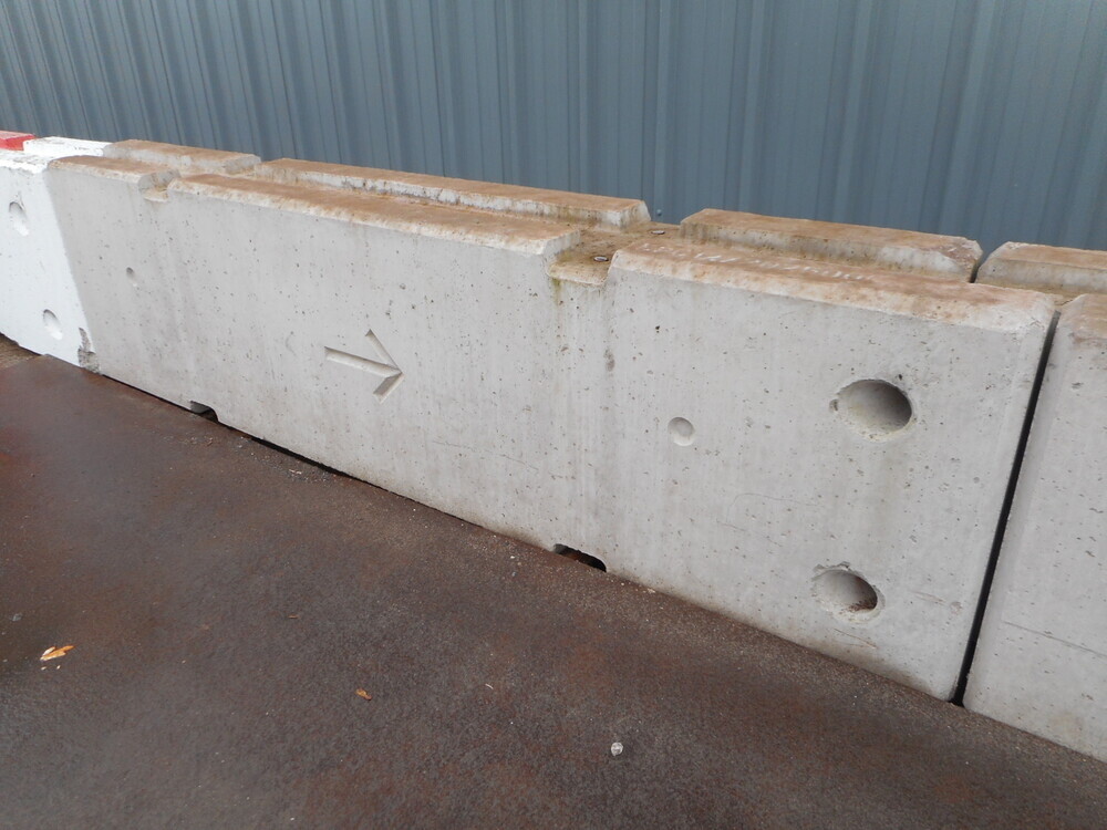 Used Tvcb Temporary Vertical Concrete Barrier - Block - Flood ...