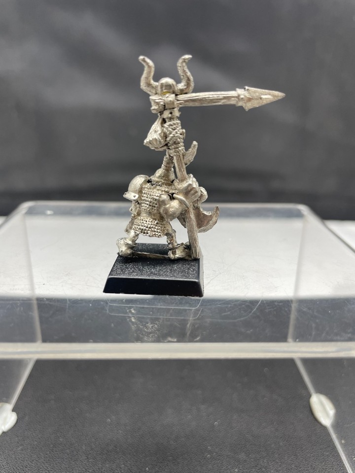 Warhammer - Orcs & Goblins - Goblin Standard Bearer 3 - Metal OOP | eBay