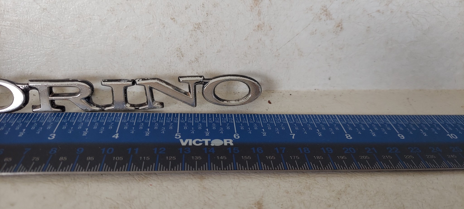 Insigne emblème Ford Torino métal d'origine vintage occasion C80B ...