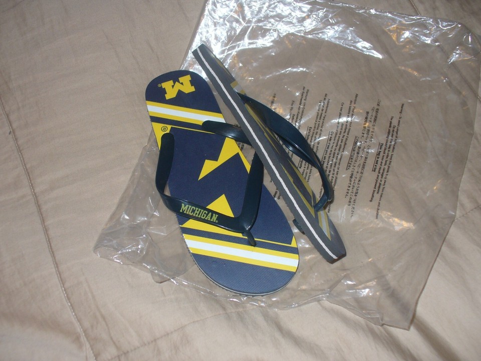 UNISEX Michigan Woverines Official NCAA Thong Sandals 10.25"L X 3.75"W ...