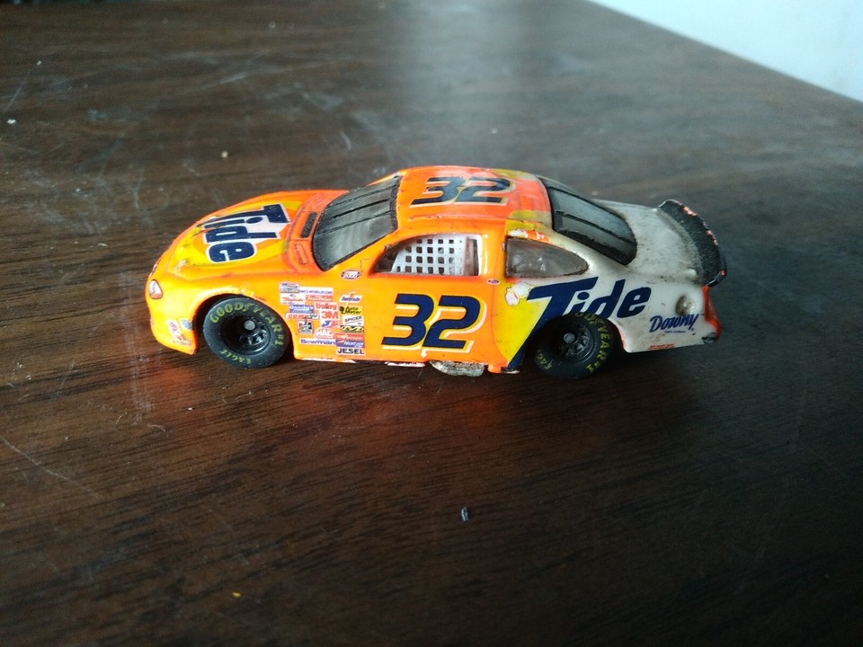 1999 Mattel #32 Tide MATTEL NASCAR Hotwheels Ford Taurus Race Car | eBay