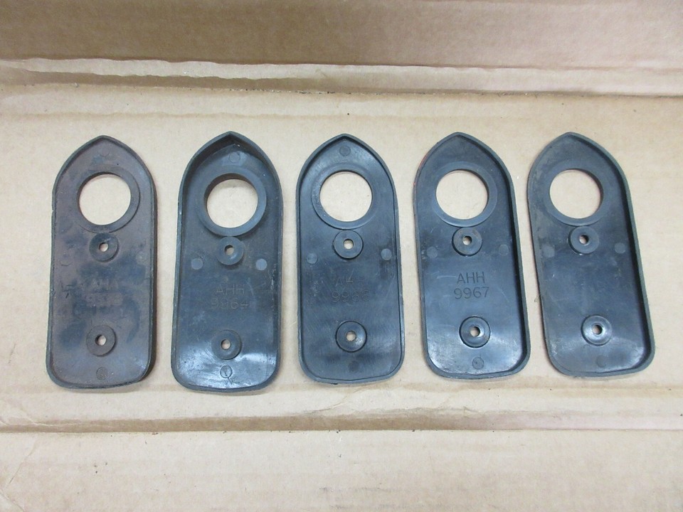 Vintage MG MGB Lot of Assorted Side Marker Light Plinths CC2 | eBay