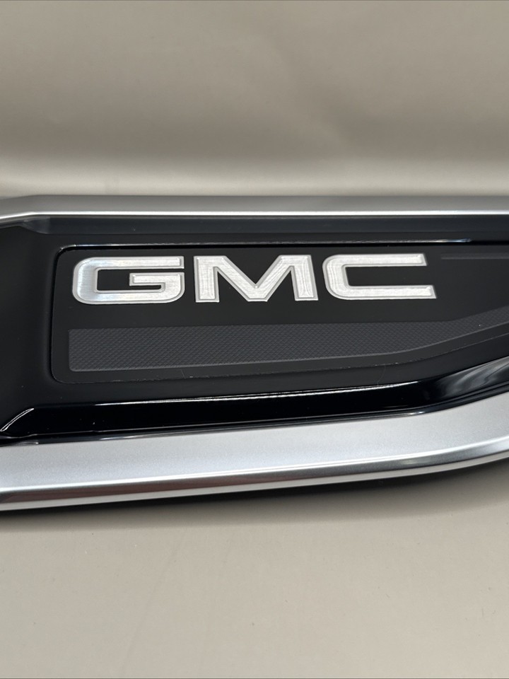 GMC Yukon Denali 2021 - 2024 84719442 Passenger Side Fender Emblem NEW ...