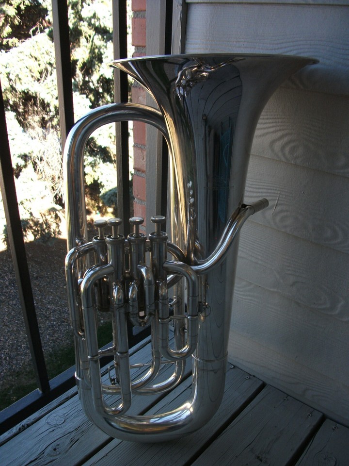 Silver Willson 2704 Non-Compensating 4V Euphonium w/ Case | eBay