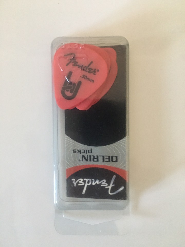 Fender Red Delrin Picks .50mm Shape 351 Thin Guitar Picks 12 Pack Rock ...