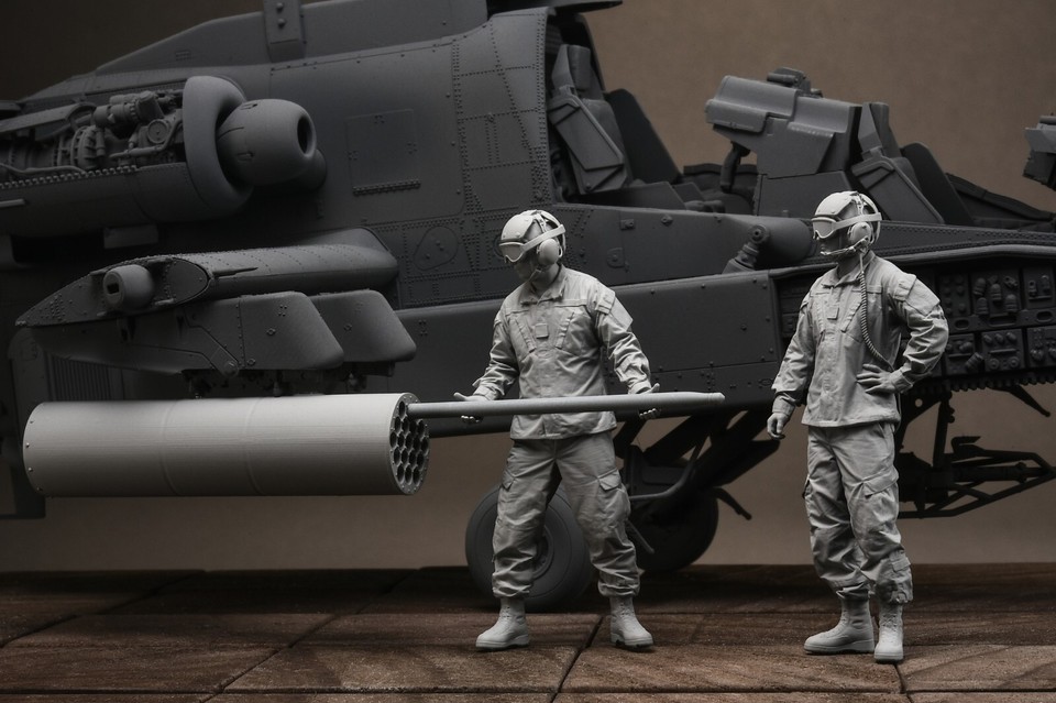 1/35 AH-64 Apache helicopter ground crew set with hydra 70 R2 ...