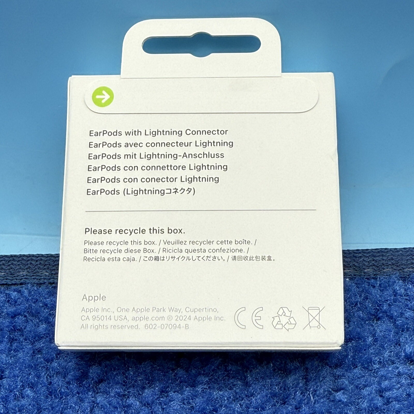 Apple EarPods MWTY3AM/A Lightning Wired Earphones In-Ear Earbuds 2024 ...