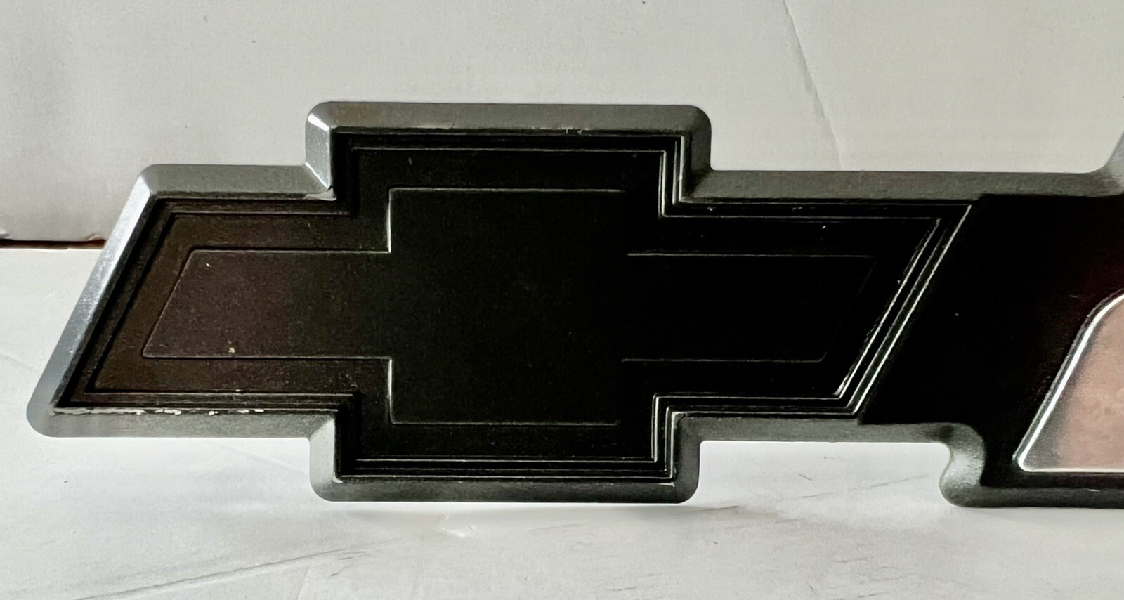 Chevy Silverado Bowtie 2500 Emblem Badge 5707434 Chrome Black 2 Pins 9. ...