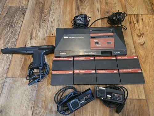 SEGA MASTER SYSTEM CONSOLE BUNDLE 9 GAMES 2 CONTROLLERS AND LIGHT ...