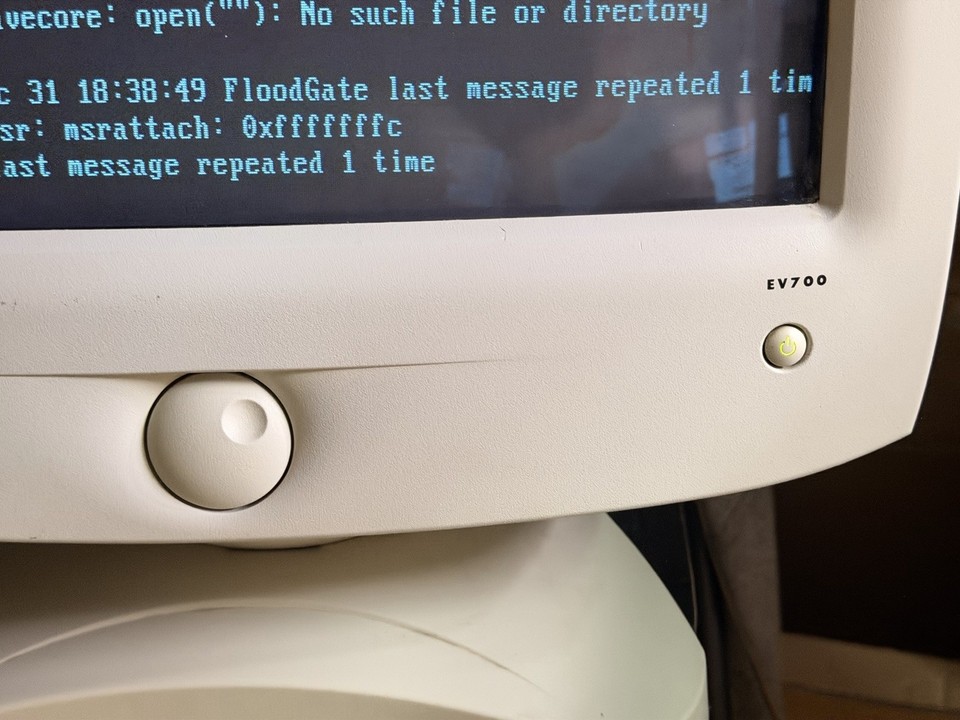 Gateway EV700 17" CrystalScan CRT PC Monitor 1280 x 1024 @ 60Hz Retro ...