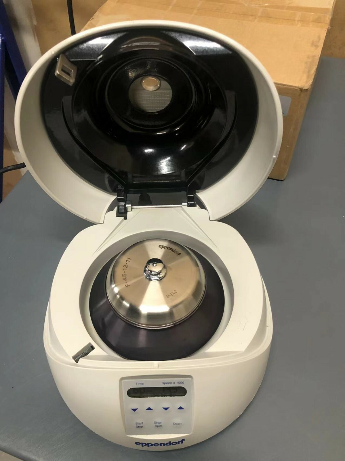 Eppendorf AG Mini Spin Plus 5453 Centrifuge, 22331 Hambrug Speed x1000 ...