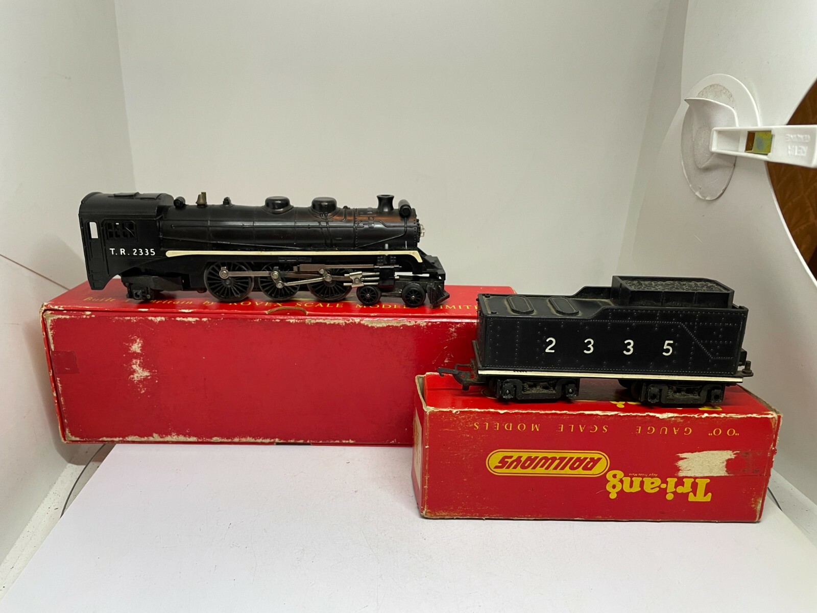 Triang OO Gauge Railways R54 4-6-2 Pacific Locomotive 'Hiawatha' & R32 ...