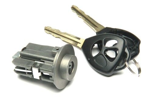 69057-0R050 IGNITION LOCK CYLINDER w/ TR47 Keys Camry Corolla ...
