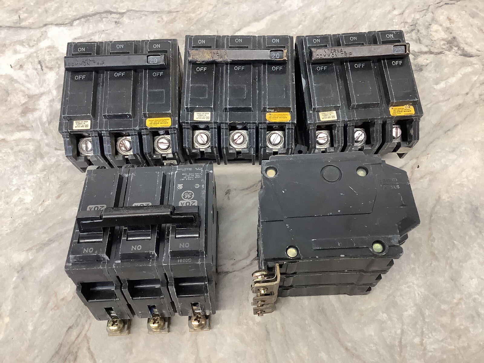 GE THQB 20 Amp 3 Pole Bolt-on Circuit Breaker 120/240 Volt | eBay