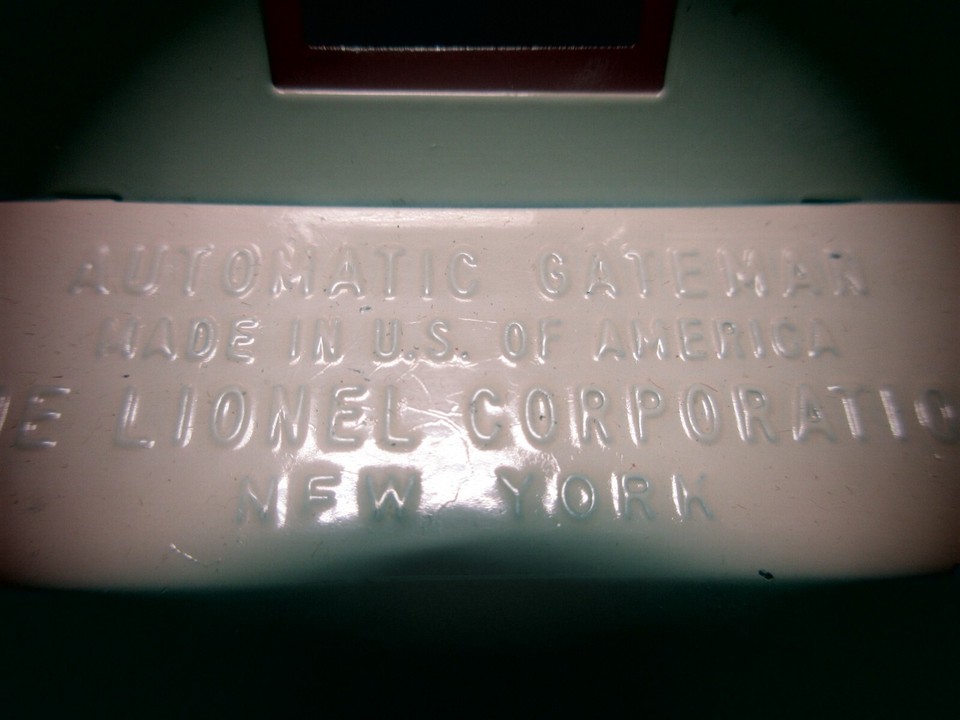VINTAGE LIONEL #45N AUTOMATIC GATEMAN IN ORIGINAL BOX.W/ TRACK ...
