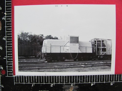 GULF OIL COMPANY RAILROAD DIESEL LOCOMOTIVE #28922 PHOTO YELLOWSTONE ...